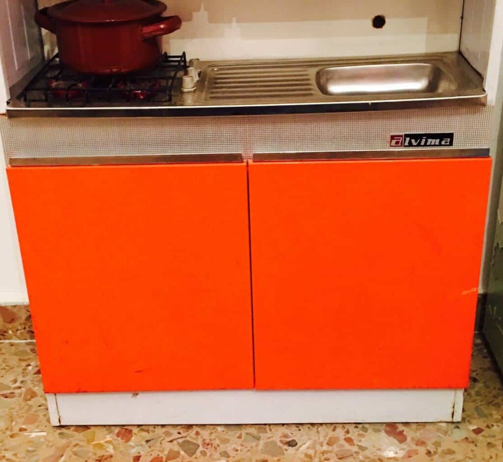 Cocina de juguete naranja marca ALVIMA años 60-70