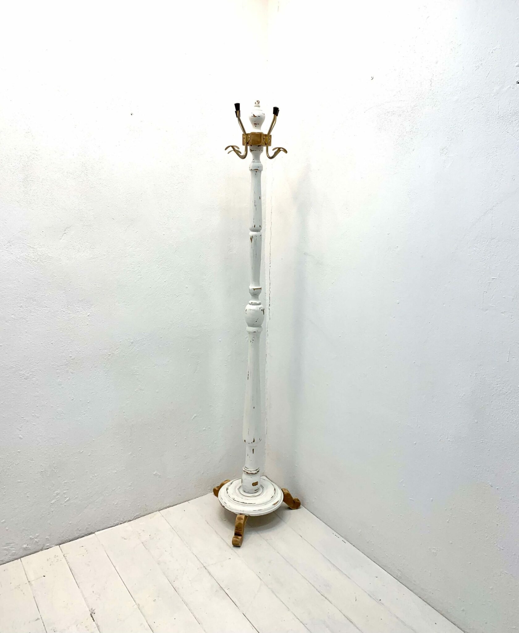 Perchero de pie vintage blanco | Reciclandoenelatico