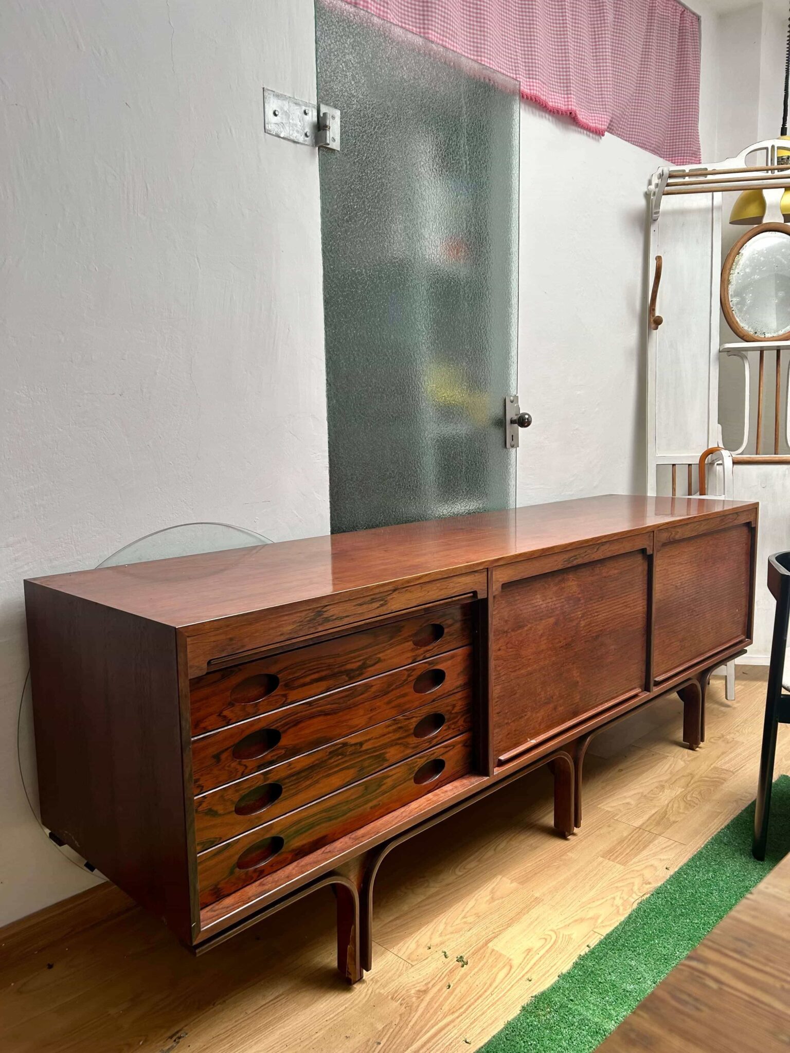 Aparador de palisandro de Gianfranco Frattini para Bernini, Italia años ...